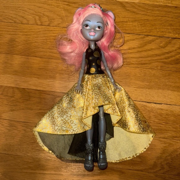 monster high | Other | Monster High Doll With Pink Hair And Yellow ...